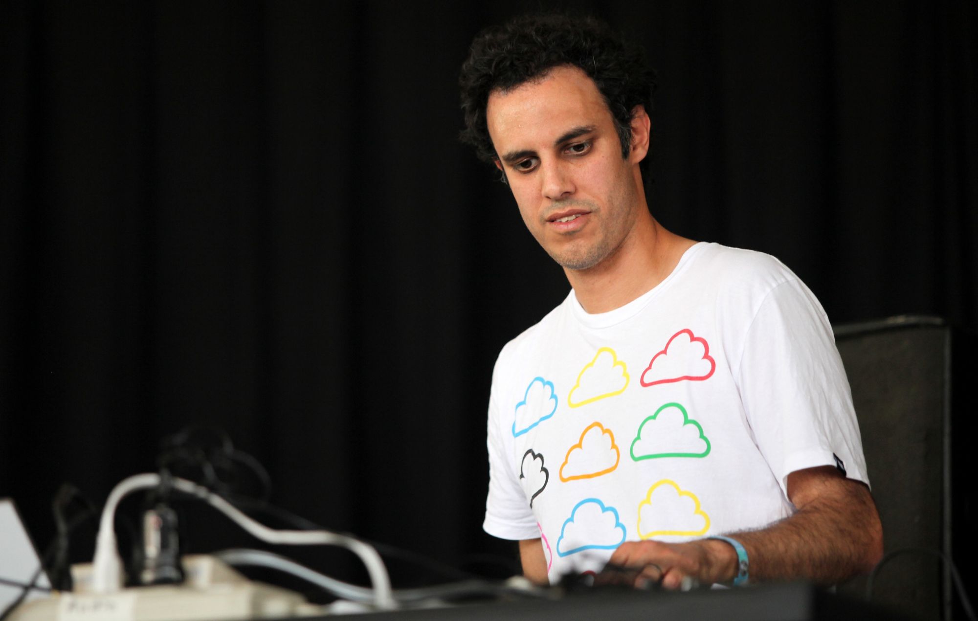 Four Tet announces new album "Three" with the track "Daydream Repeat ...