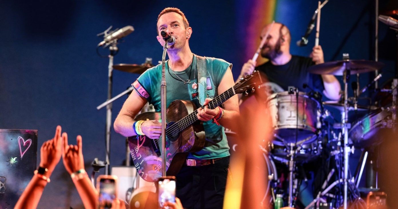 Chris Martin’s Dad Steals the Show at Coldplay’s India Concerts ...