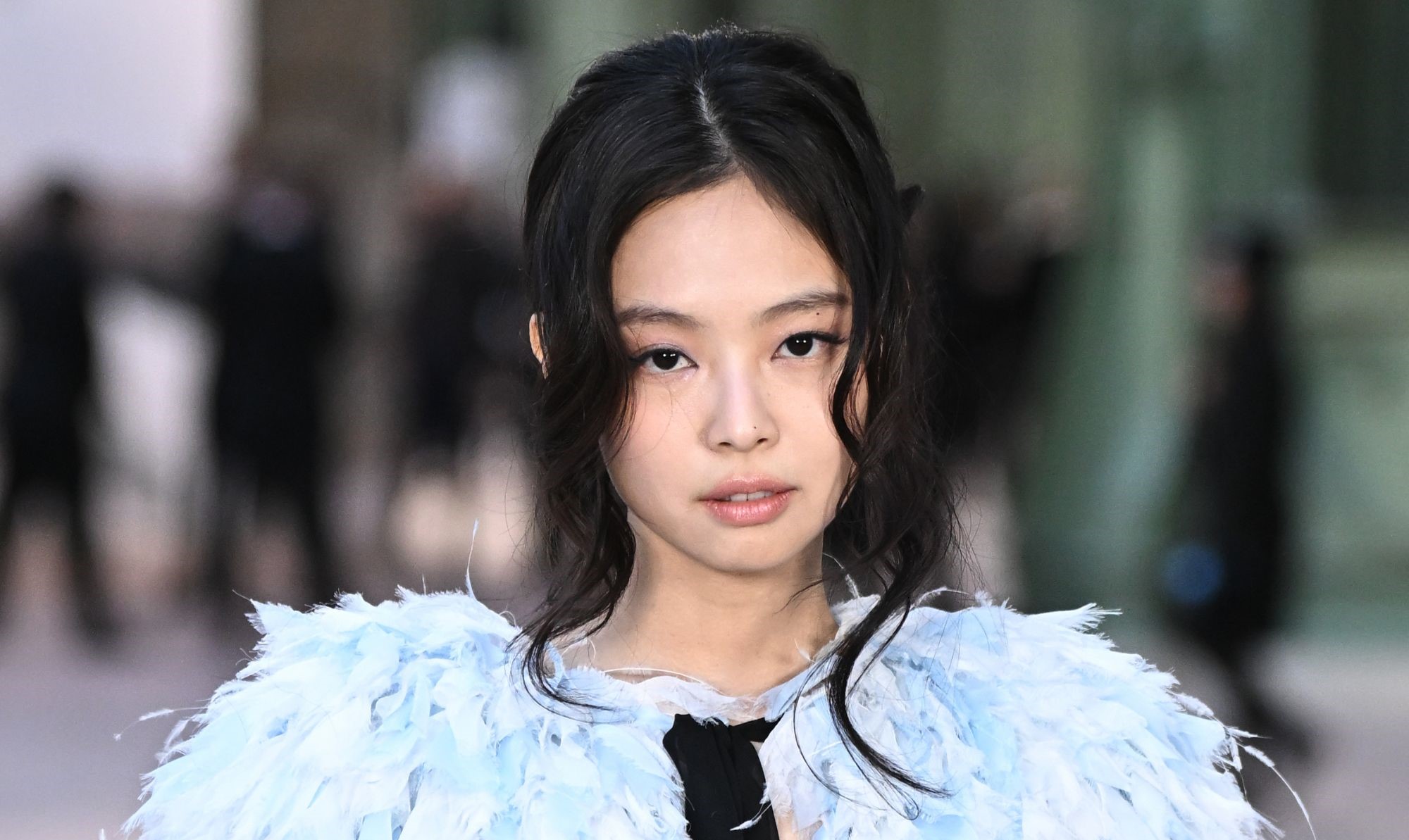 Jennie & Dominic Fike Wake Up to a "Love Hangover" on YouTube Global ...