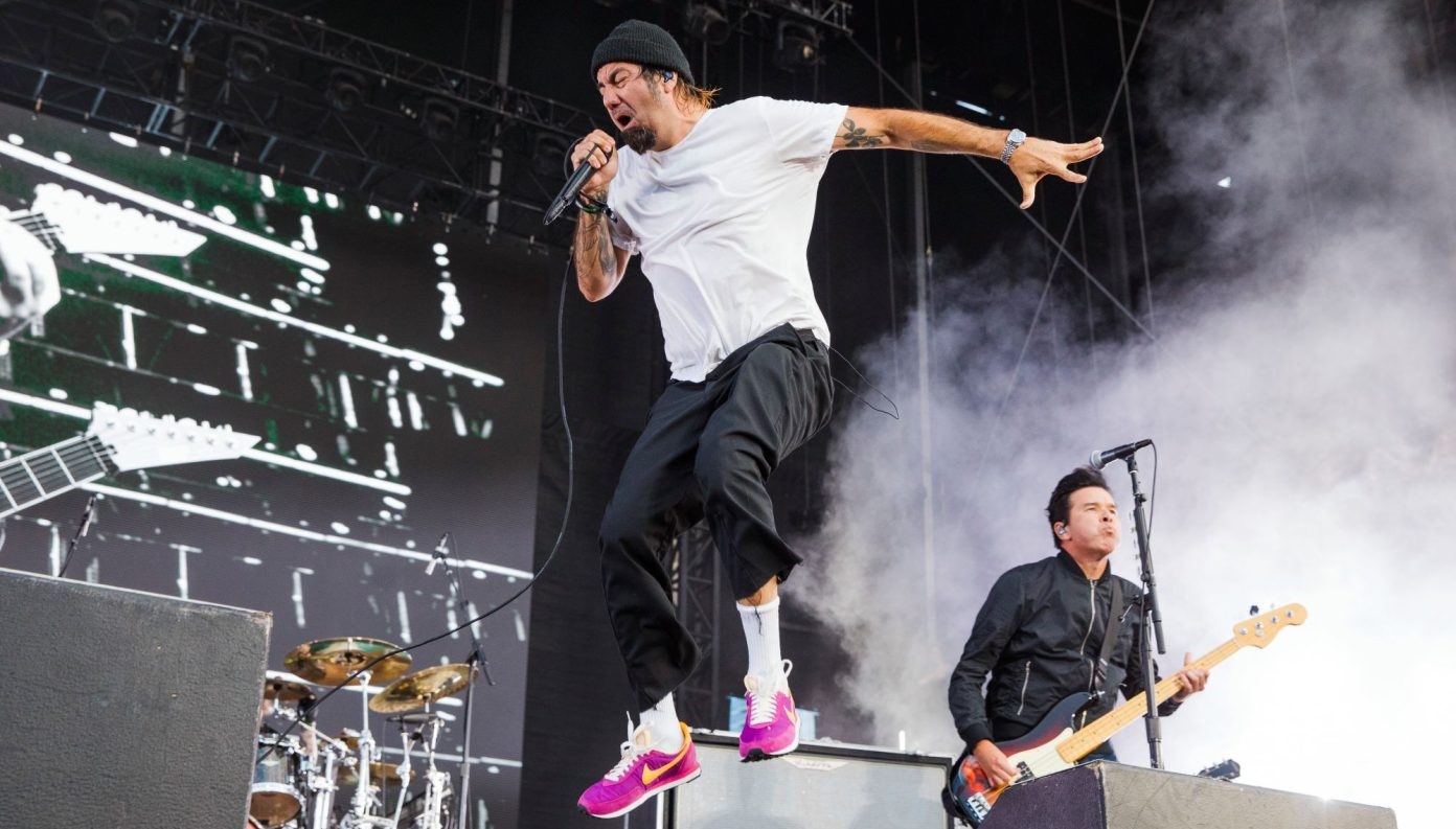 Deftones Return to Stage in London After Glasto Exit | TopHit - Highway ...
